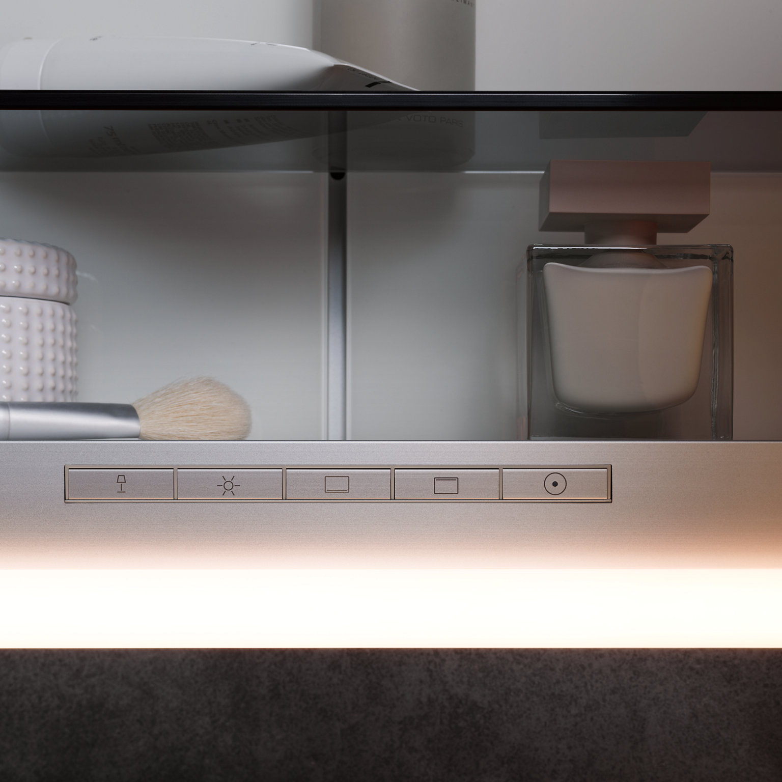 ROYAL MODULAR 2.0 offers mirror cabinets for every need